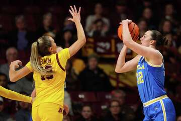 No. 3 UCLA beats Minnesota 76-58 for 10th straight win