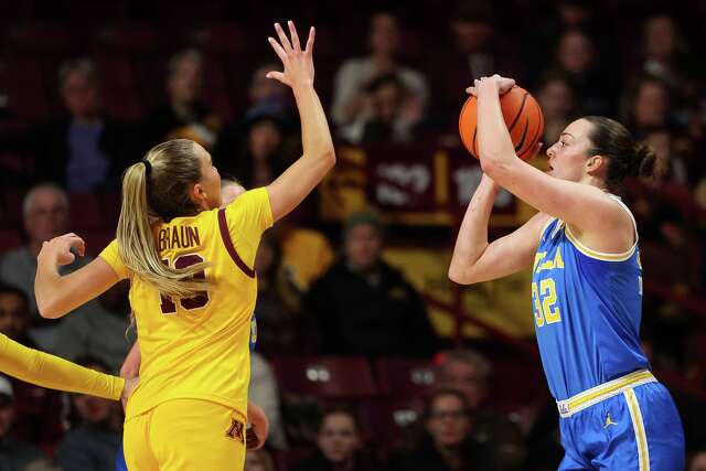 No. 3 UCLA beats Minnesota 76-58 for 10th straight win