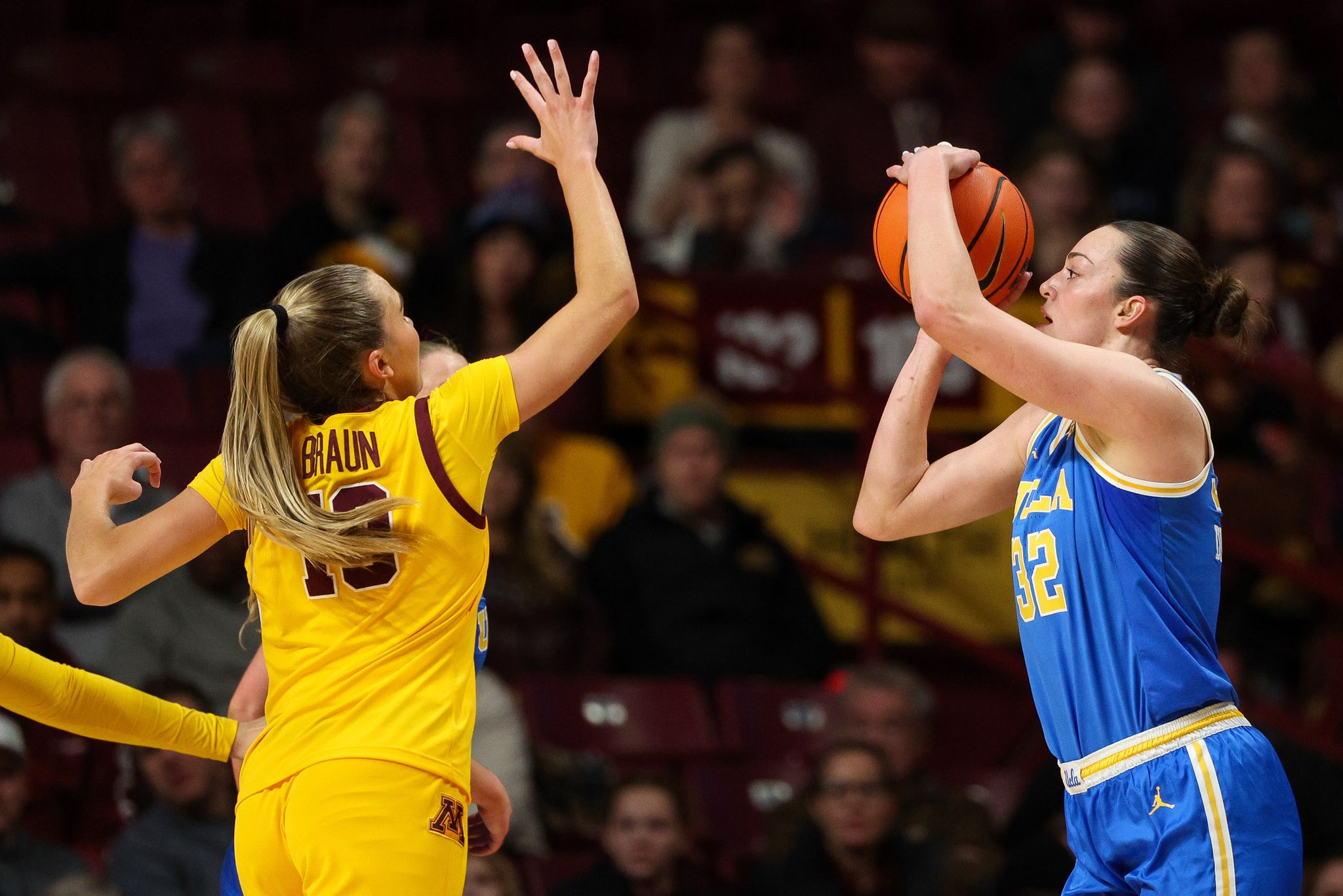 No. 3 UCLA beats Minnesota 76-58 for 10th straight win