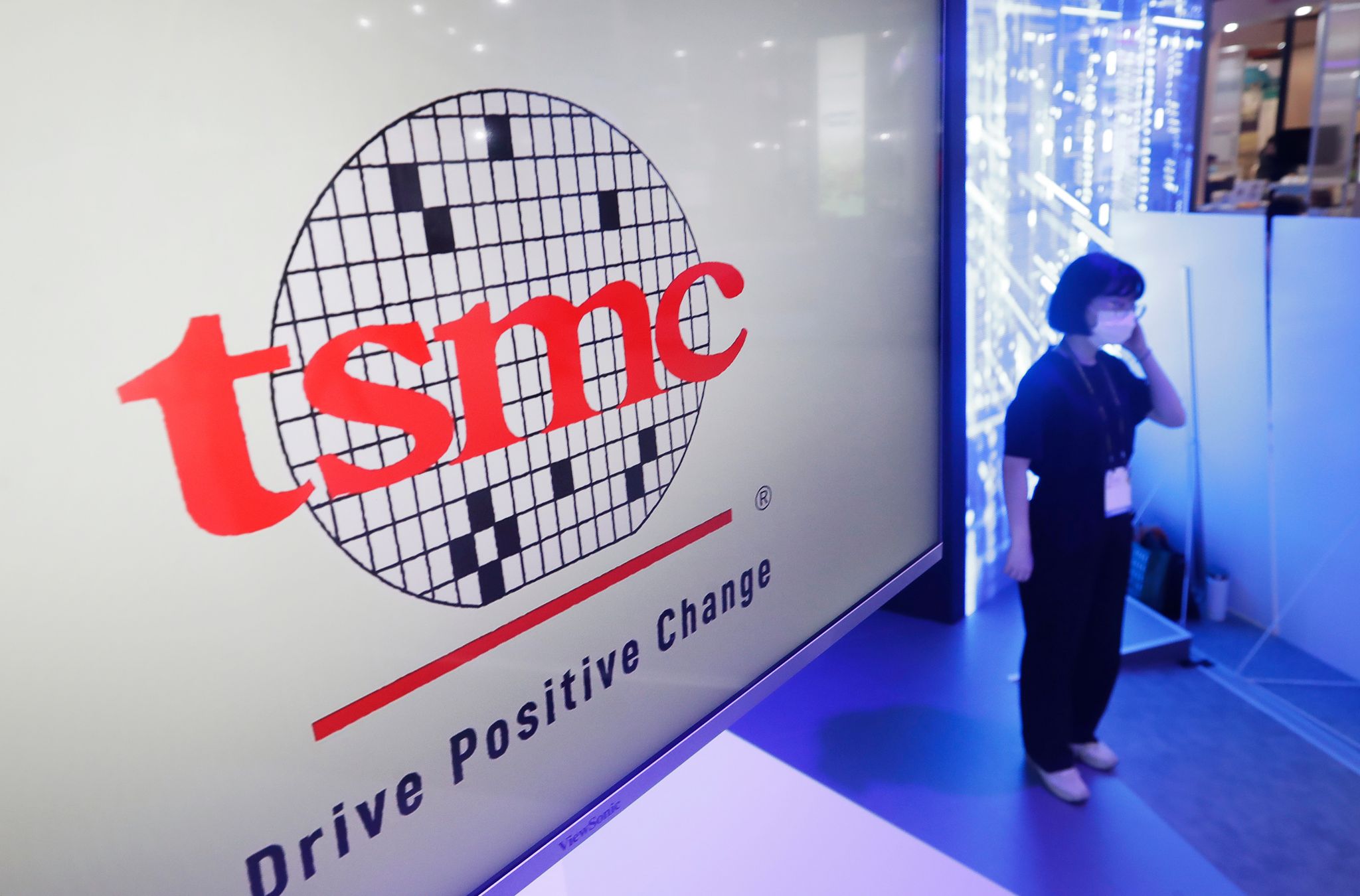 Taiwan computer chip maker TSMC's to expand investment as profit jumps 35%