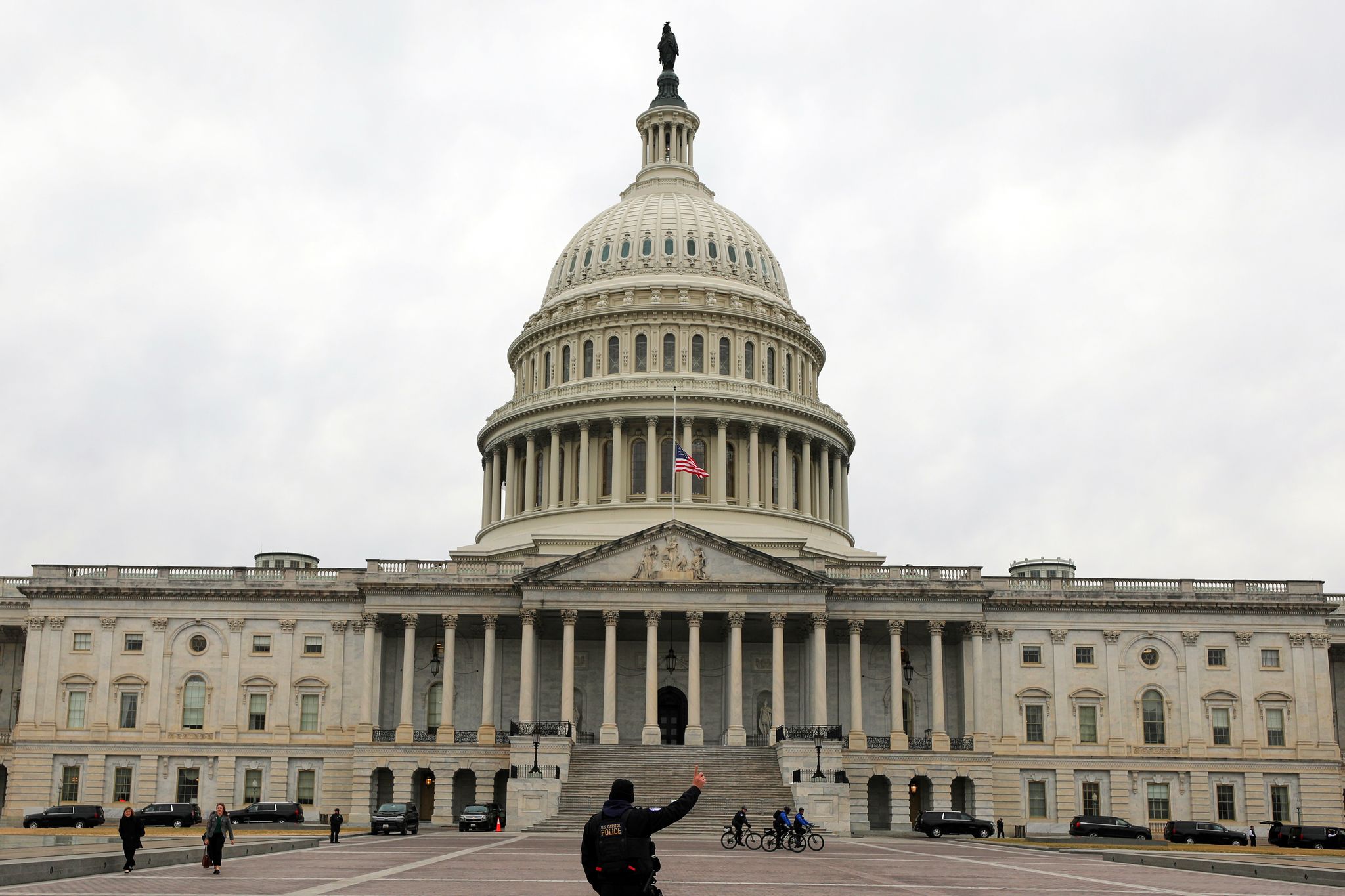 Control of the House is at the center of midterms. These charts help ...