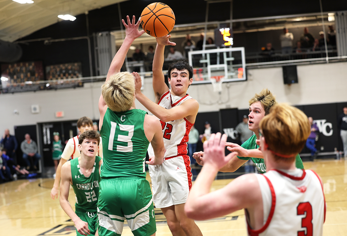 Stuelke, Deal combine for 36 points as No. 11 Iowa women down Oregon 74-66
