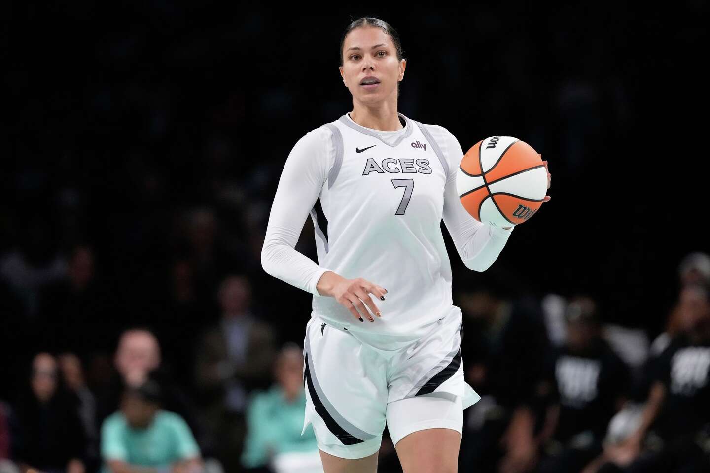 Wings agree to deal with 3-time WNBA champion Alysha Clark