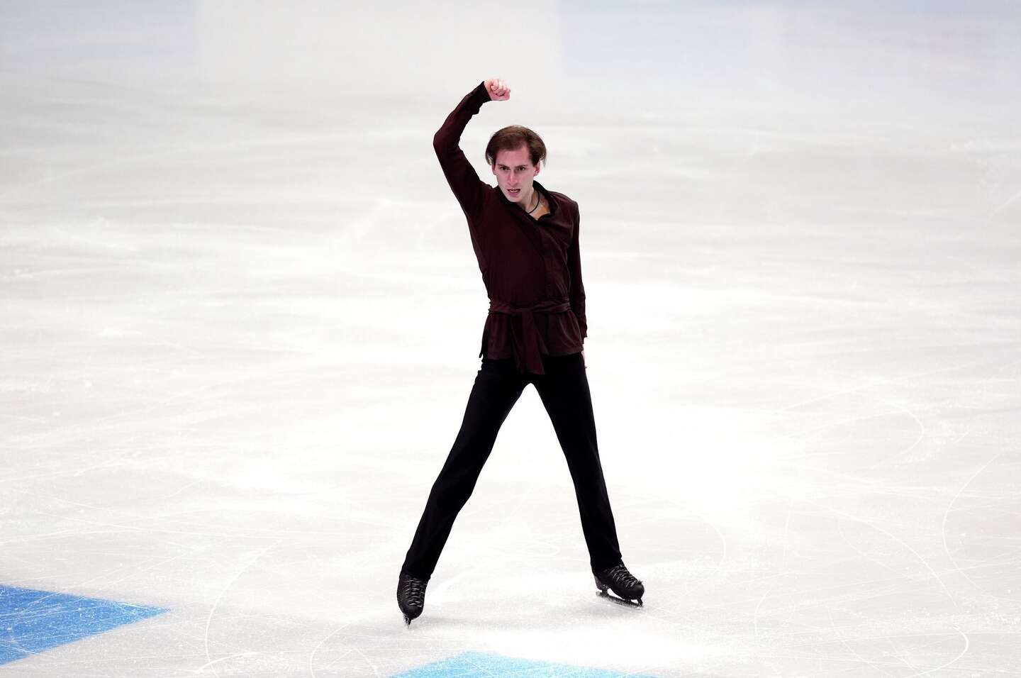 Egadze beats two brothers to lead figure skating's European championships