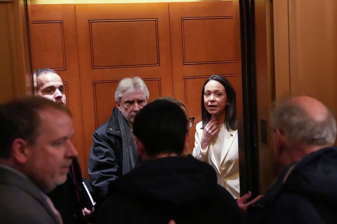 Photos show Venezuela caught between Machado’s diplomacy and Rodríguez ...