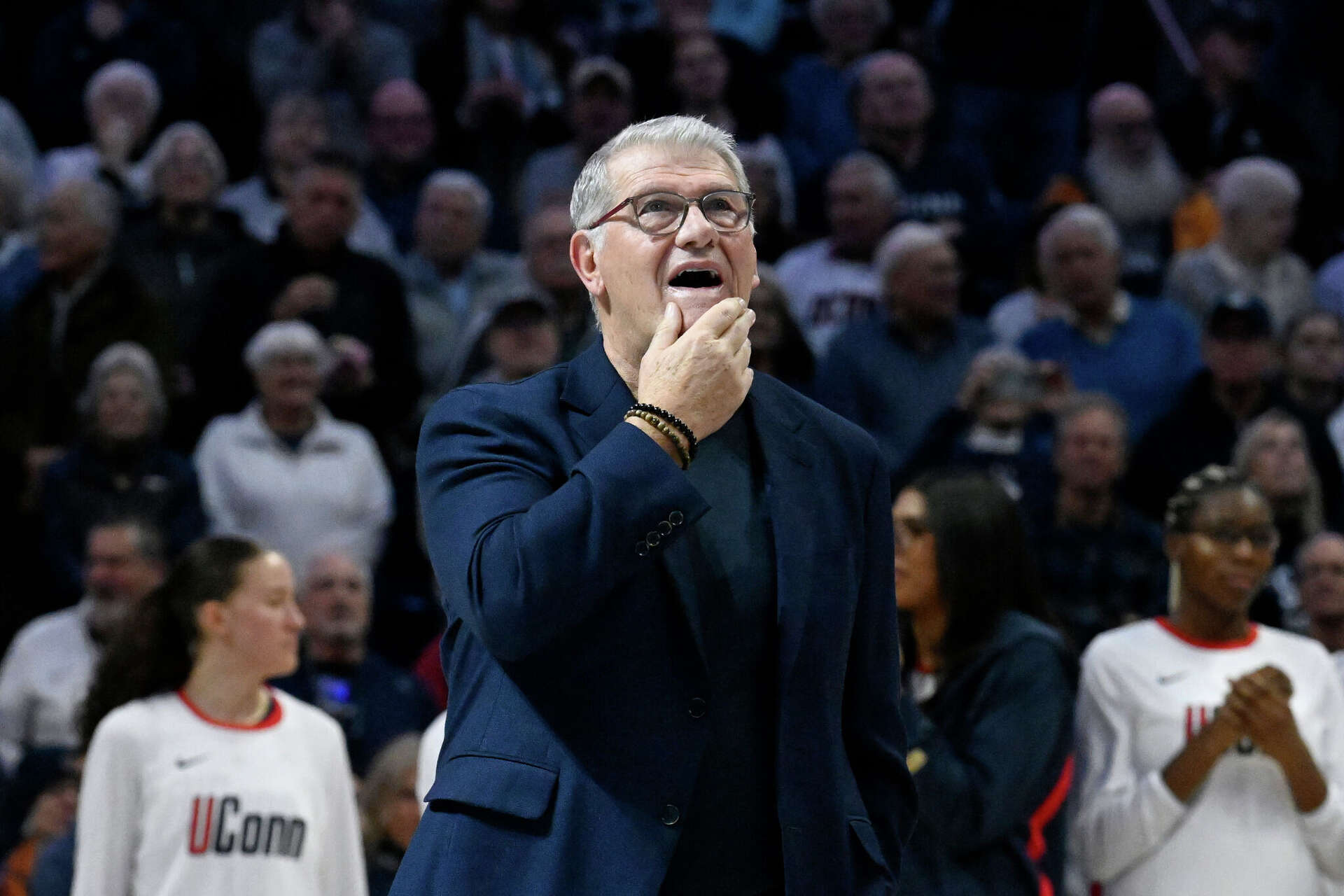 UConn women's basketball unveils 2015, 2016 national title banners