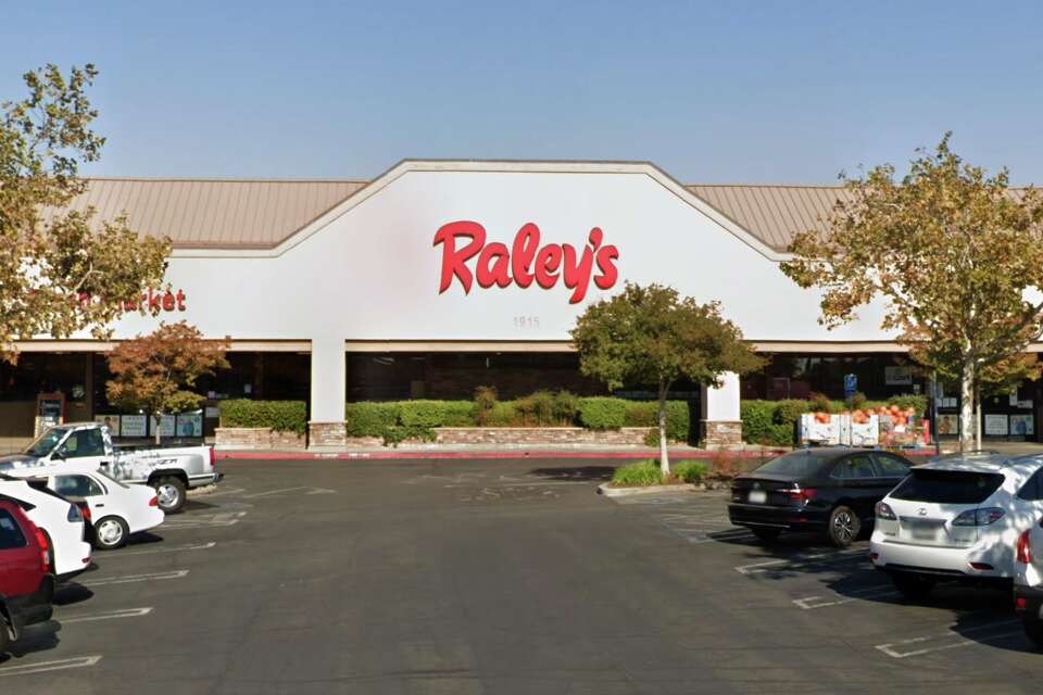 Raley's on the way to Tahoe to close permanently