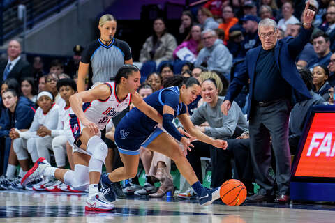 KK Arnold sets the tone in UConn's win over Villanova