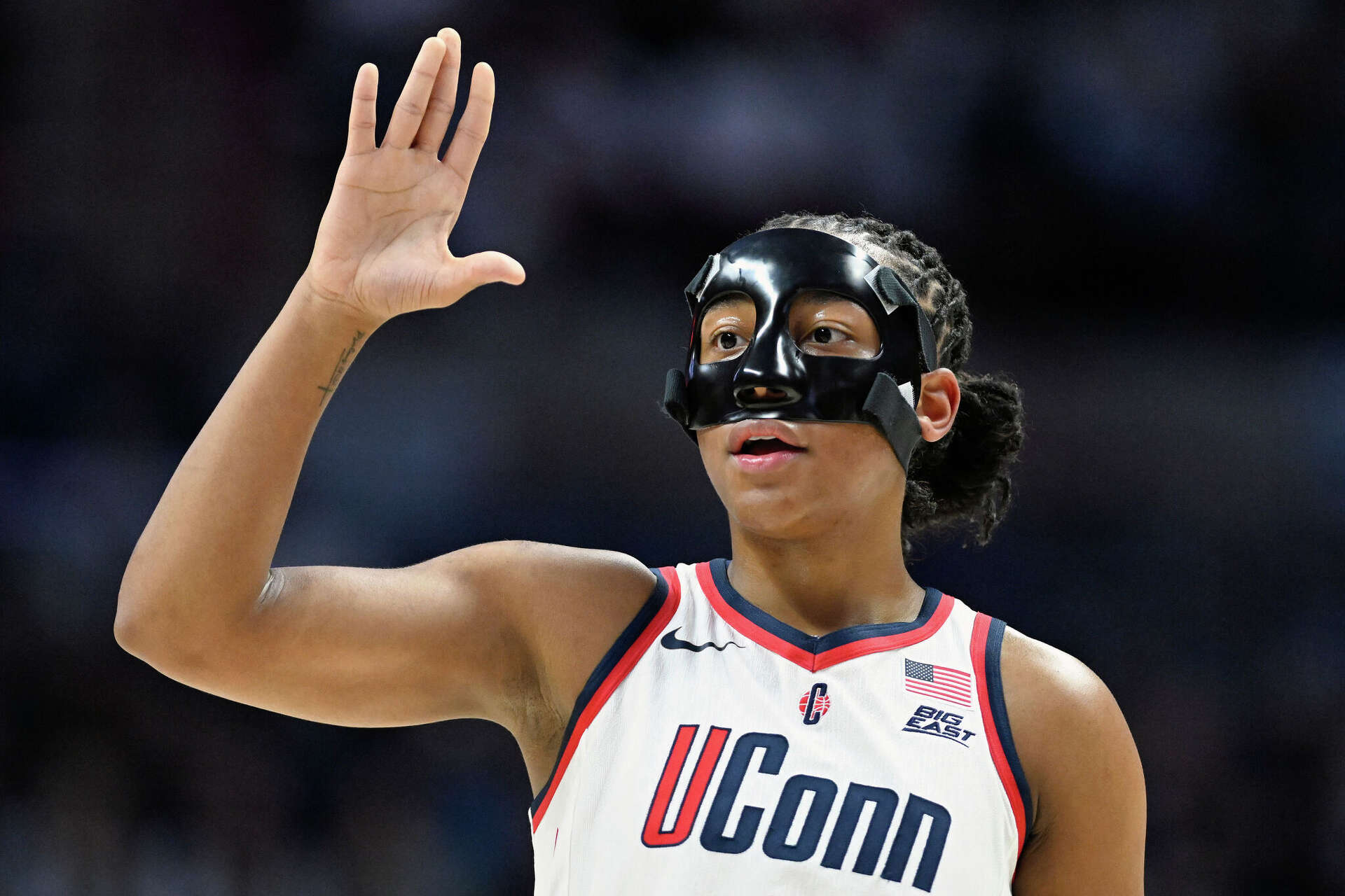 UConn's Geno Auriemma happy with his team, but not his pizza