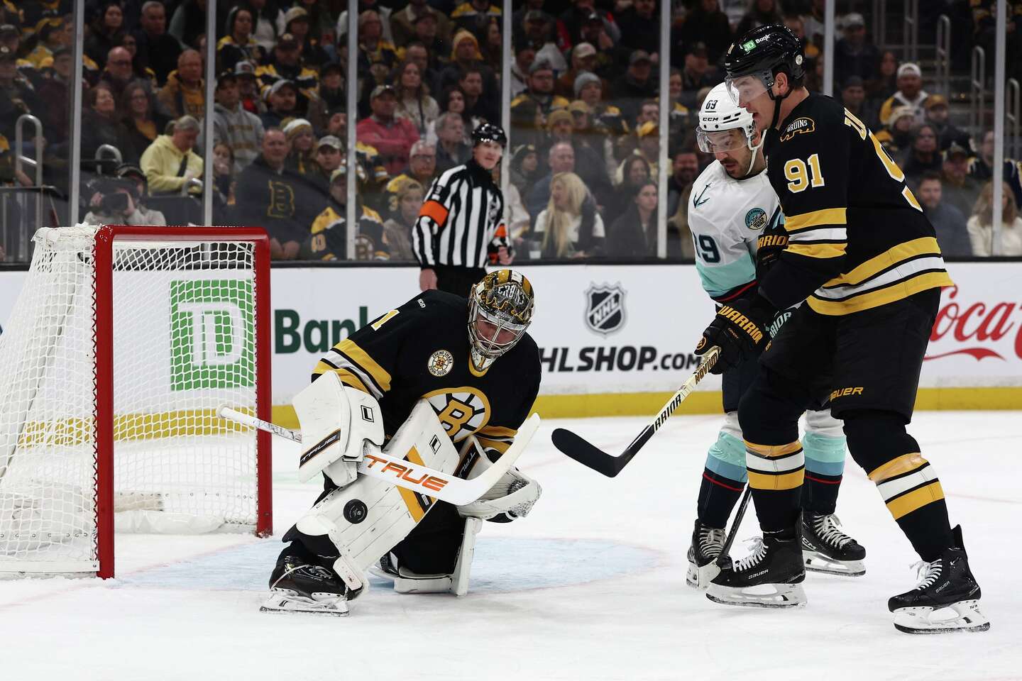 After retiring Zdeno Chara's No. 33, Bruins get off to quick start and ...