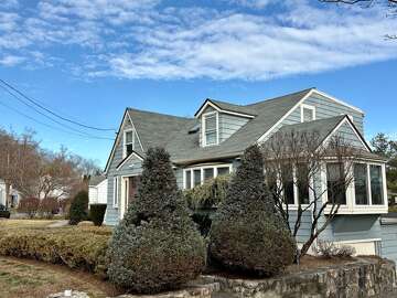 Connecticut foreclosures fall 14% in 2025 but remain high regionally