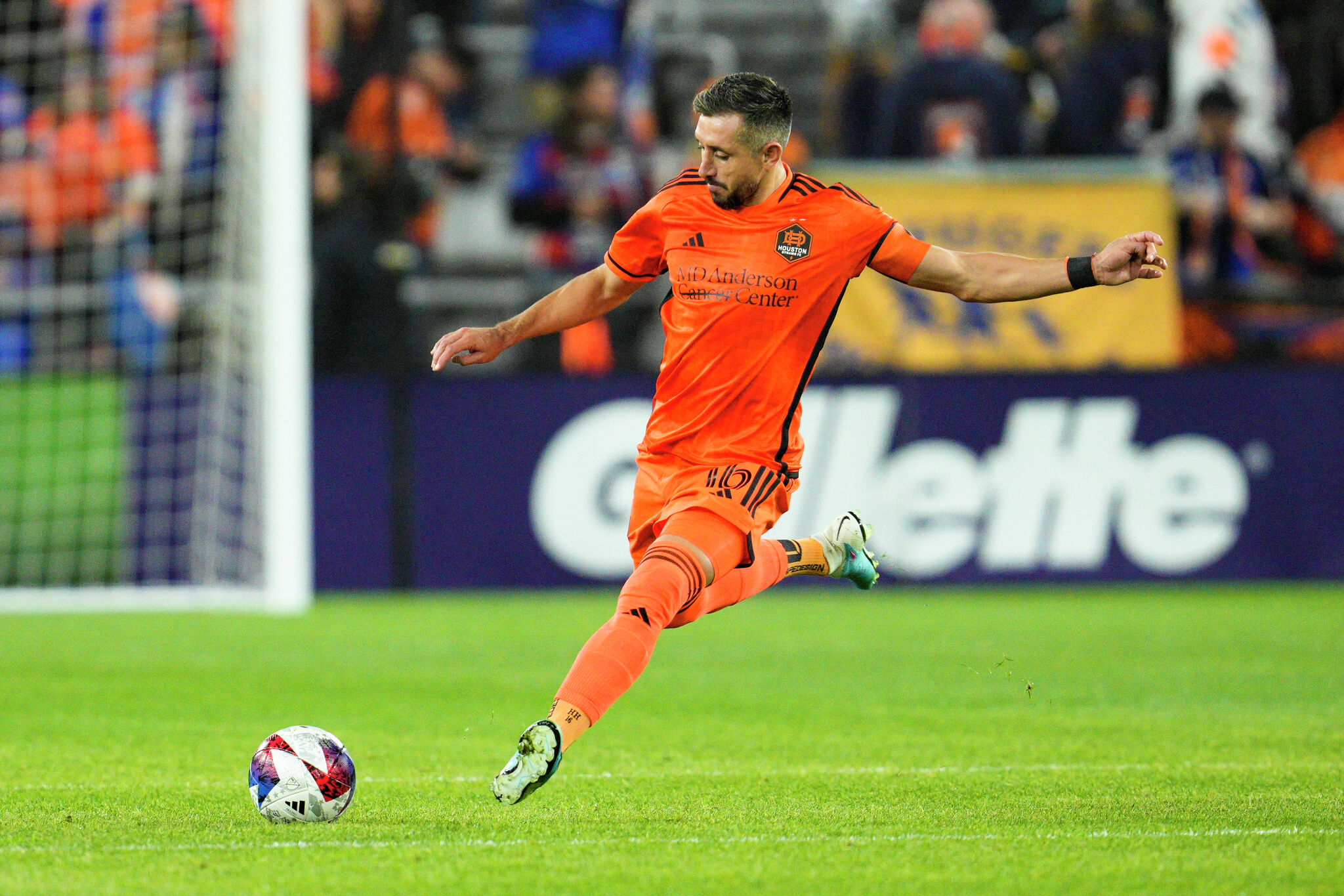 Herrera dice que regresa al Houston Dynamo para terminar su trabajo