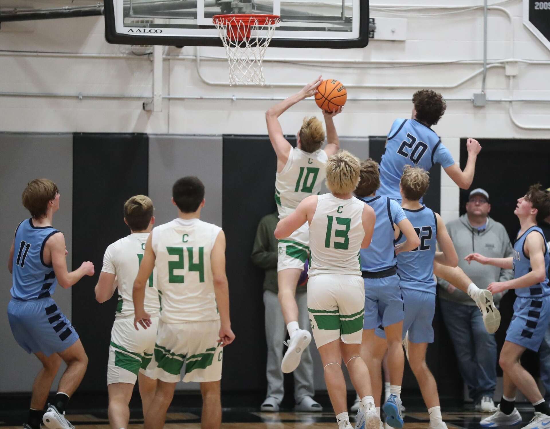 Triopia tops Carrollton as Neathery scores 36, blocks last-second shot