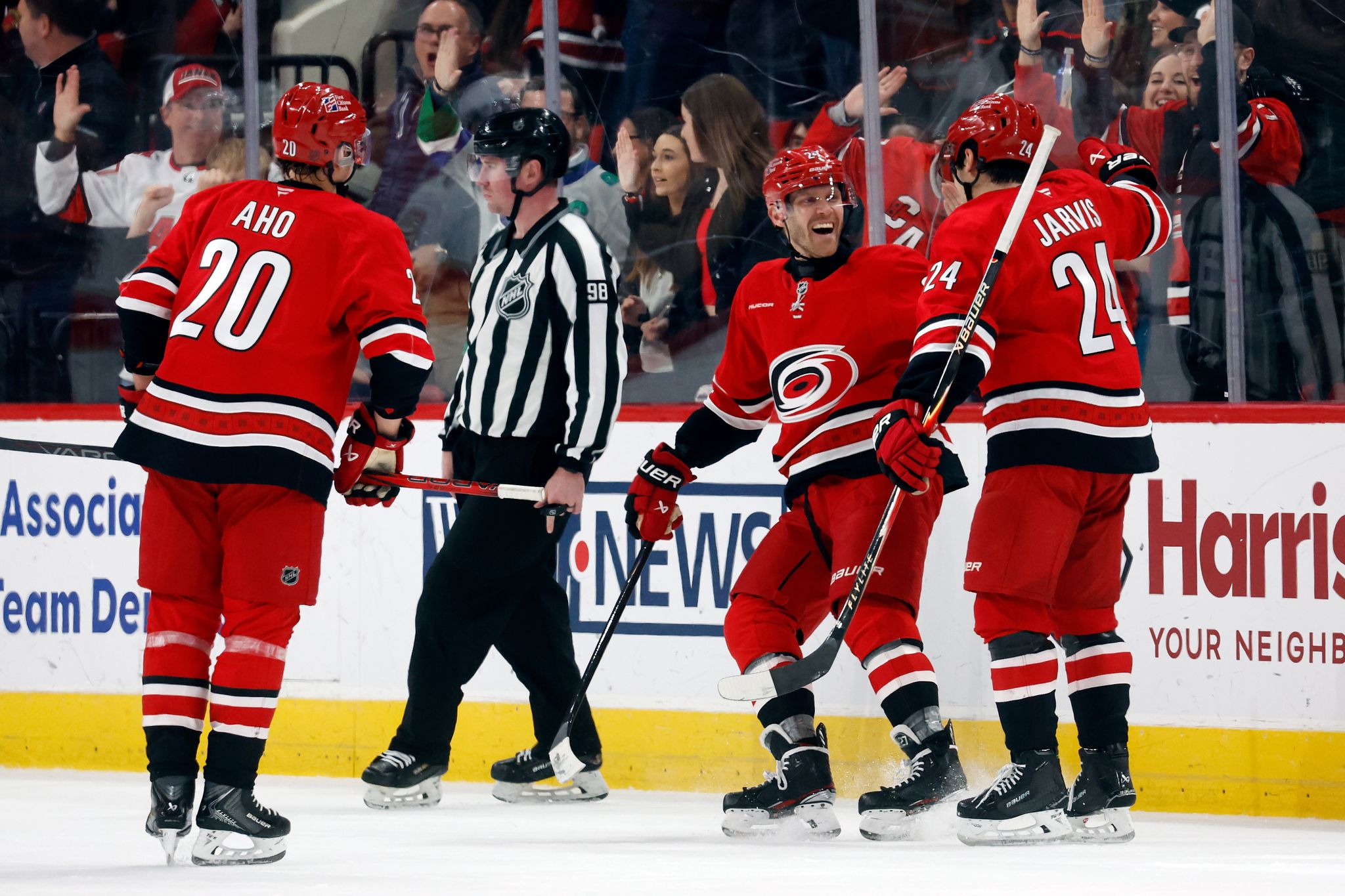 Ehlers' hat trick leads Hurricanes to 9-1 rout of Panthers