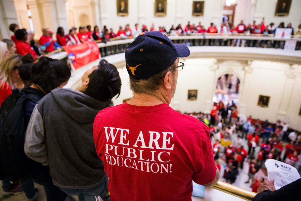 Bill to raise pay for Texas teachers advances in Senate