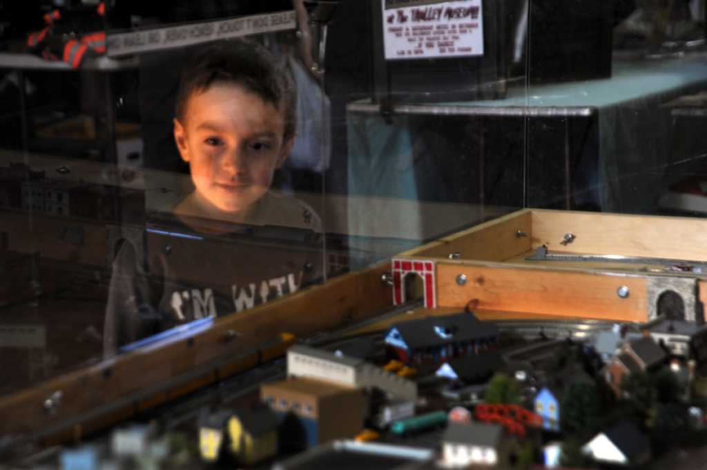 Train show draws fans