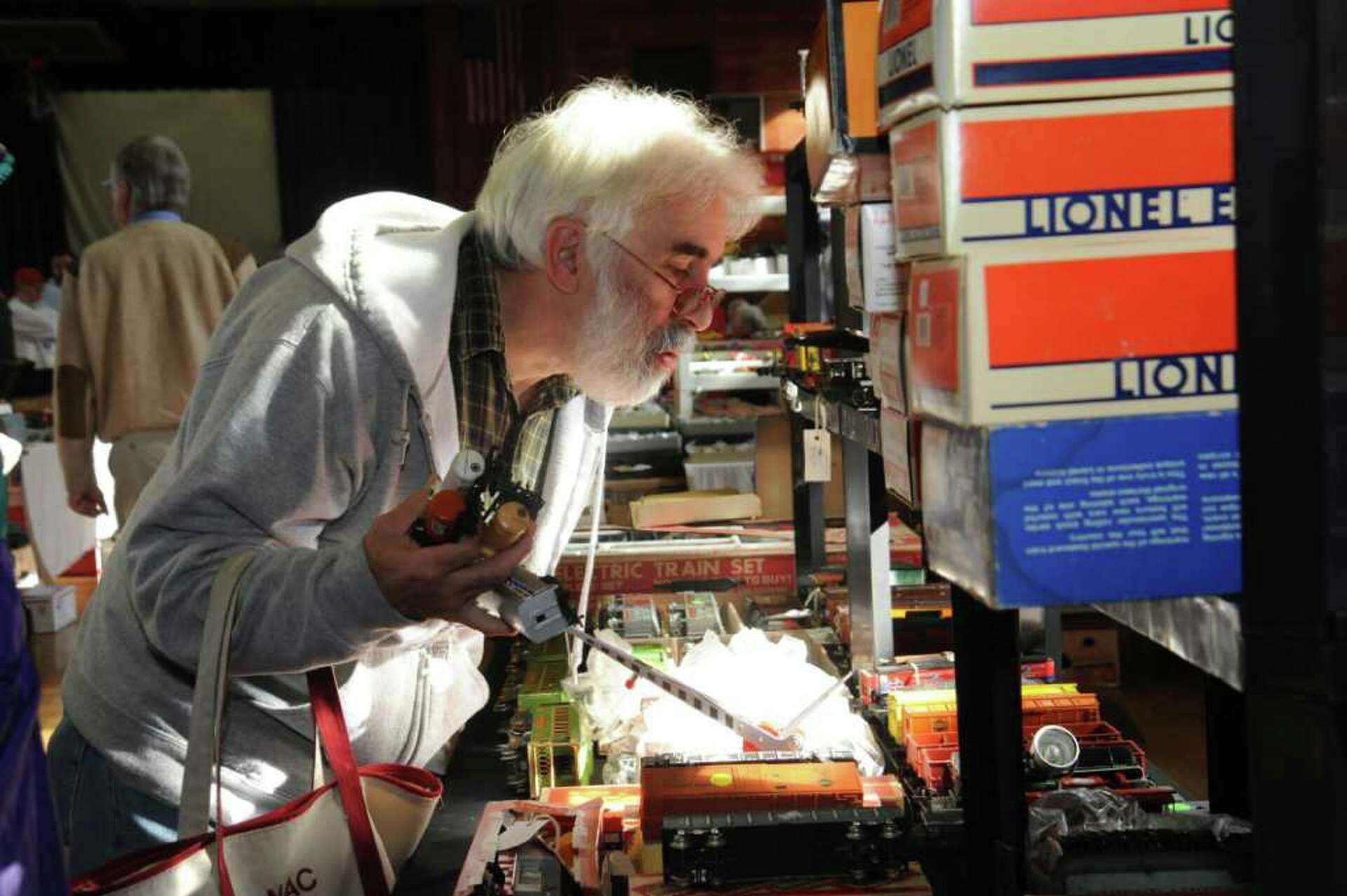 Train show draws fans