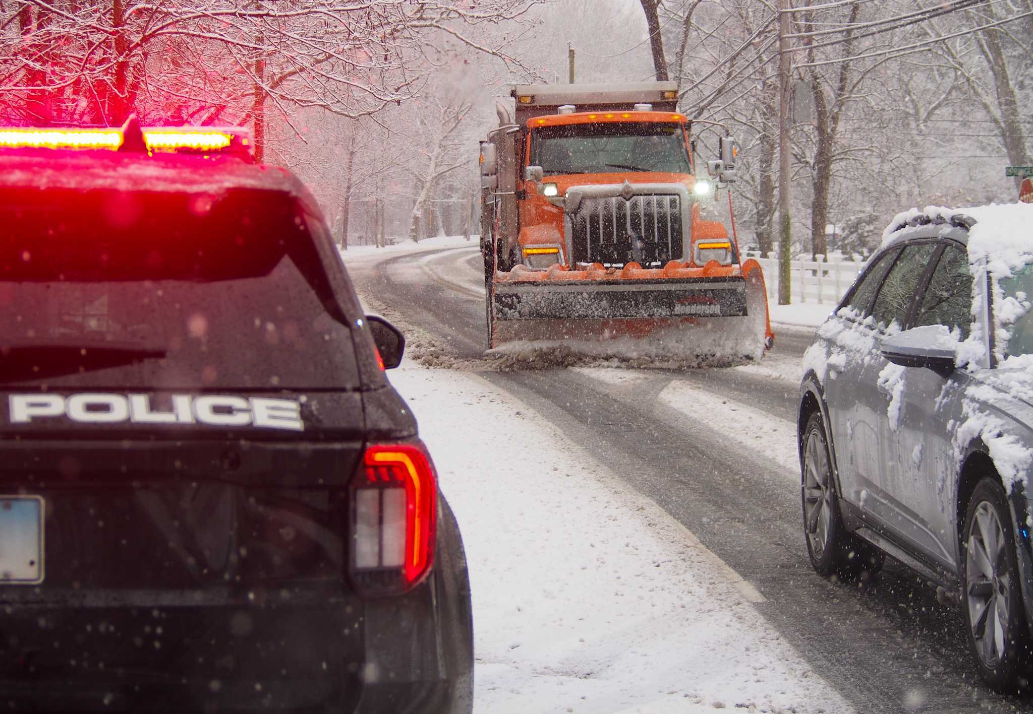 Over 100 crashes reported in Connecticut amid Saturday snowstorm