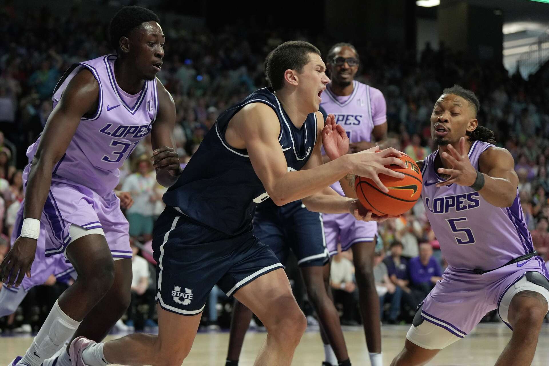 Williams and Moore score 20 points each, Grand Canyon knocks off No. 23 ...