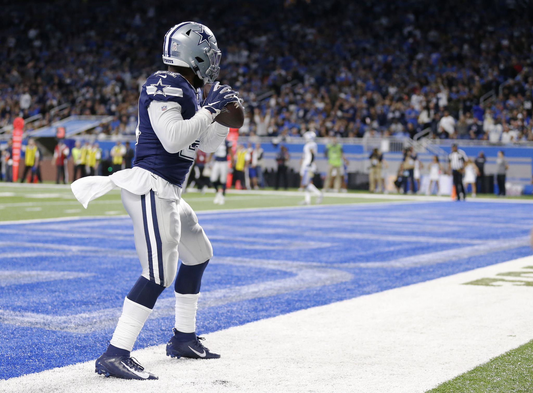 Ezekiel Elliott breaks out the 'Dak dance' as TD celebration vs. Lions ...
