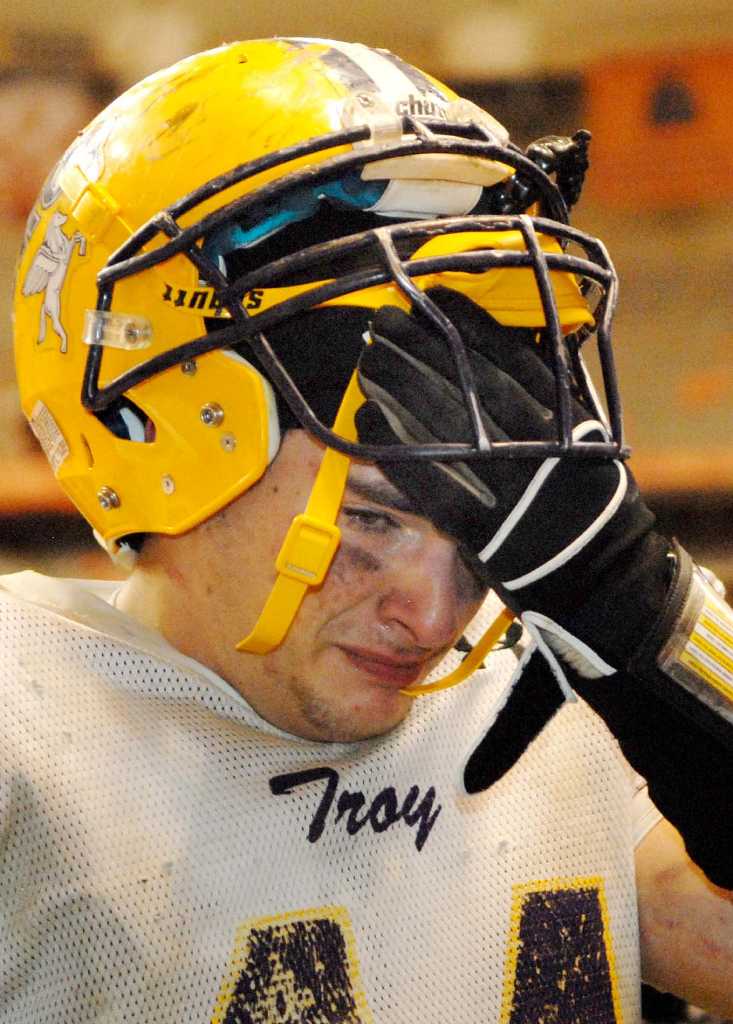 Troy can't hold onto lead at end