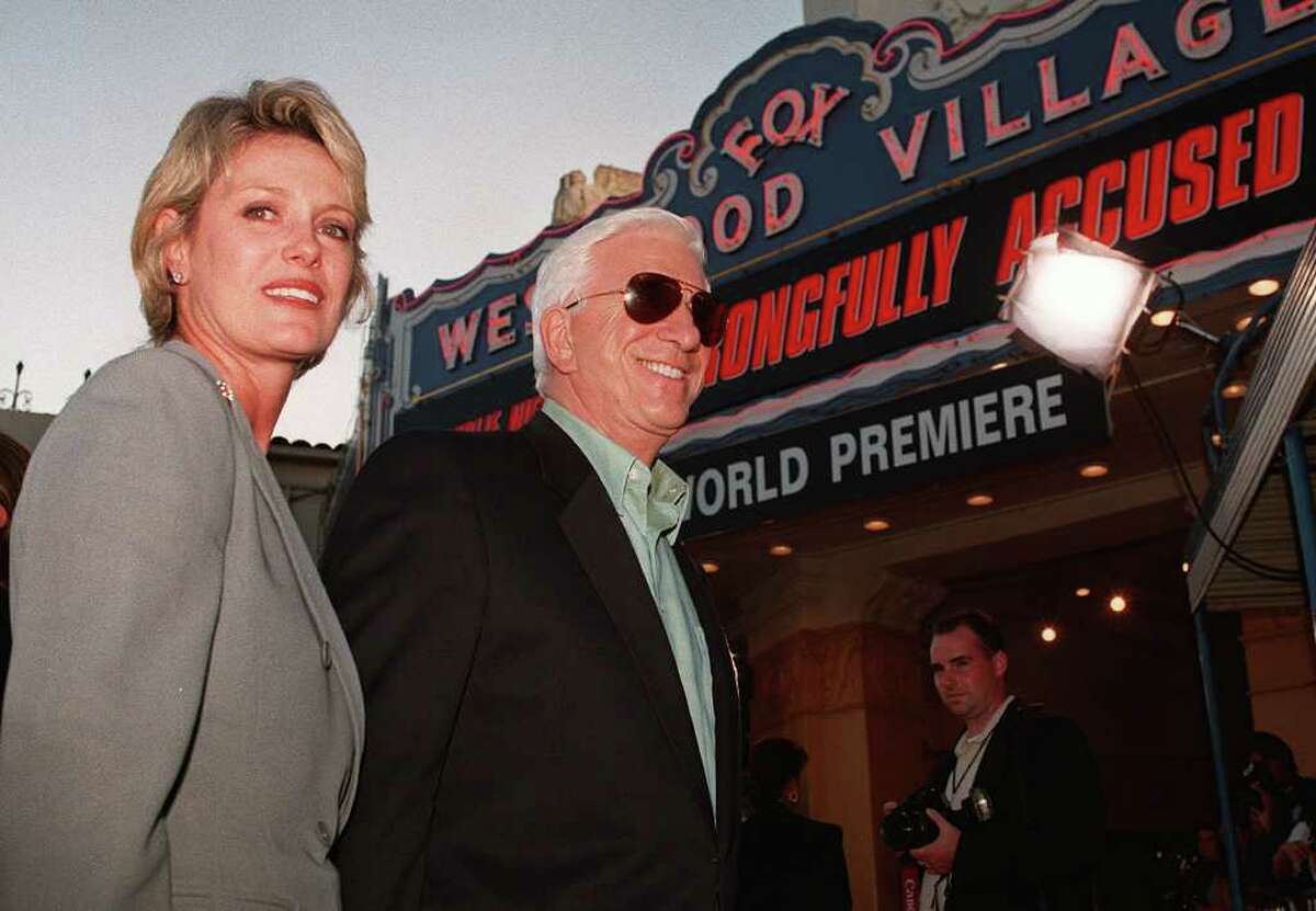 'Airplane!' star Leslie Nielsen dies at 84