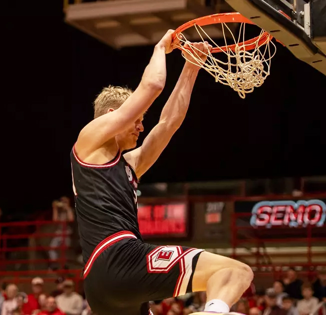 Edwardsville boys basketball at Althoff in Southern Illinois Showcase