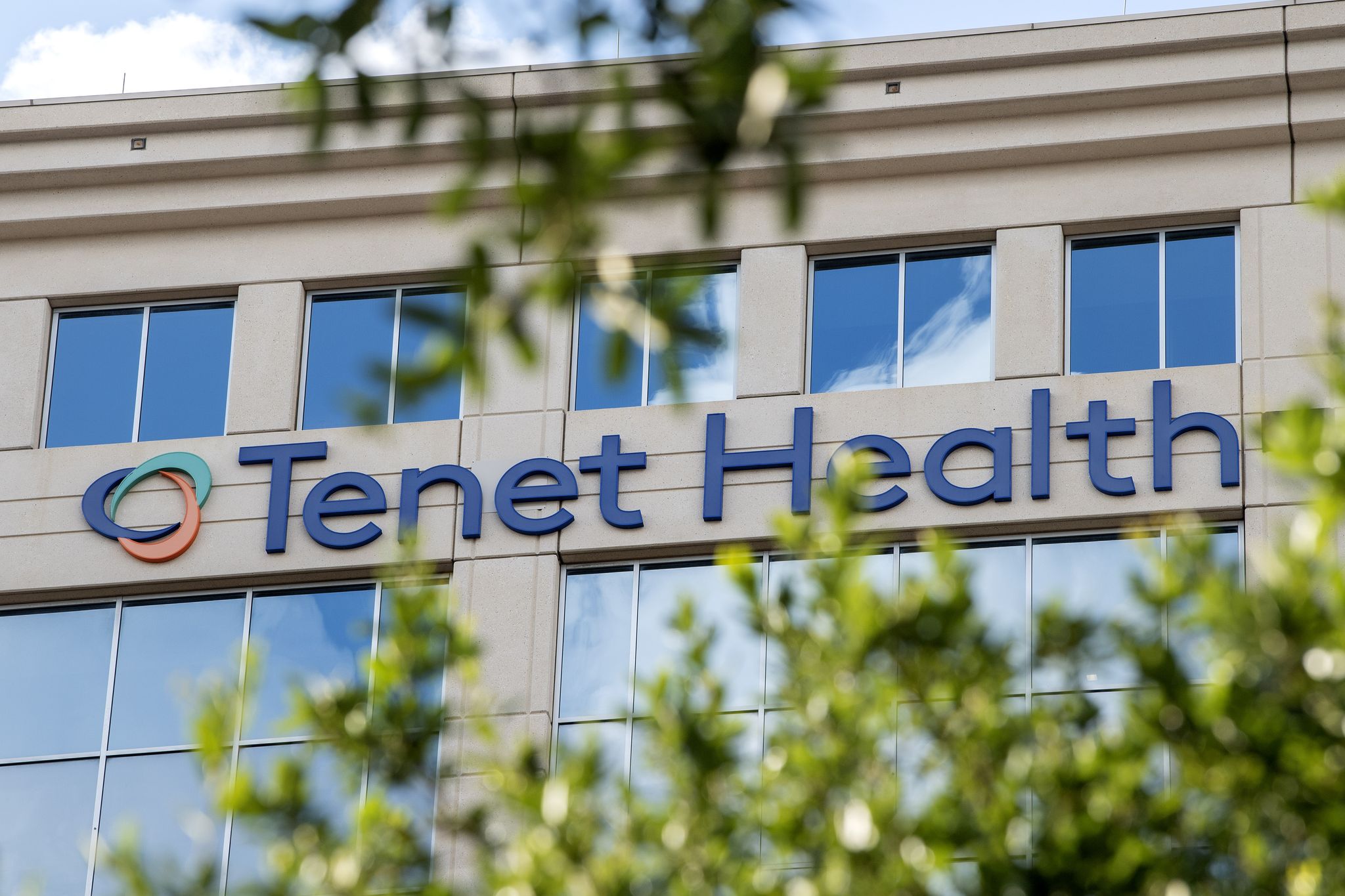 Tenet Healthcare sells four hospitals for $975 million