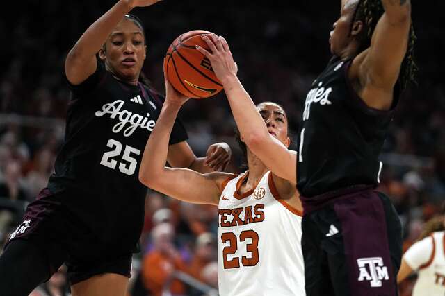 Aaliyah Crump returns to Texas lineup for blowout of rival Texas A&M