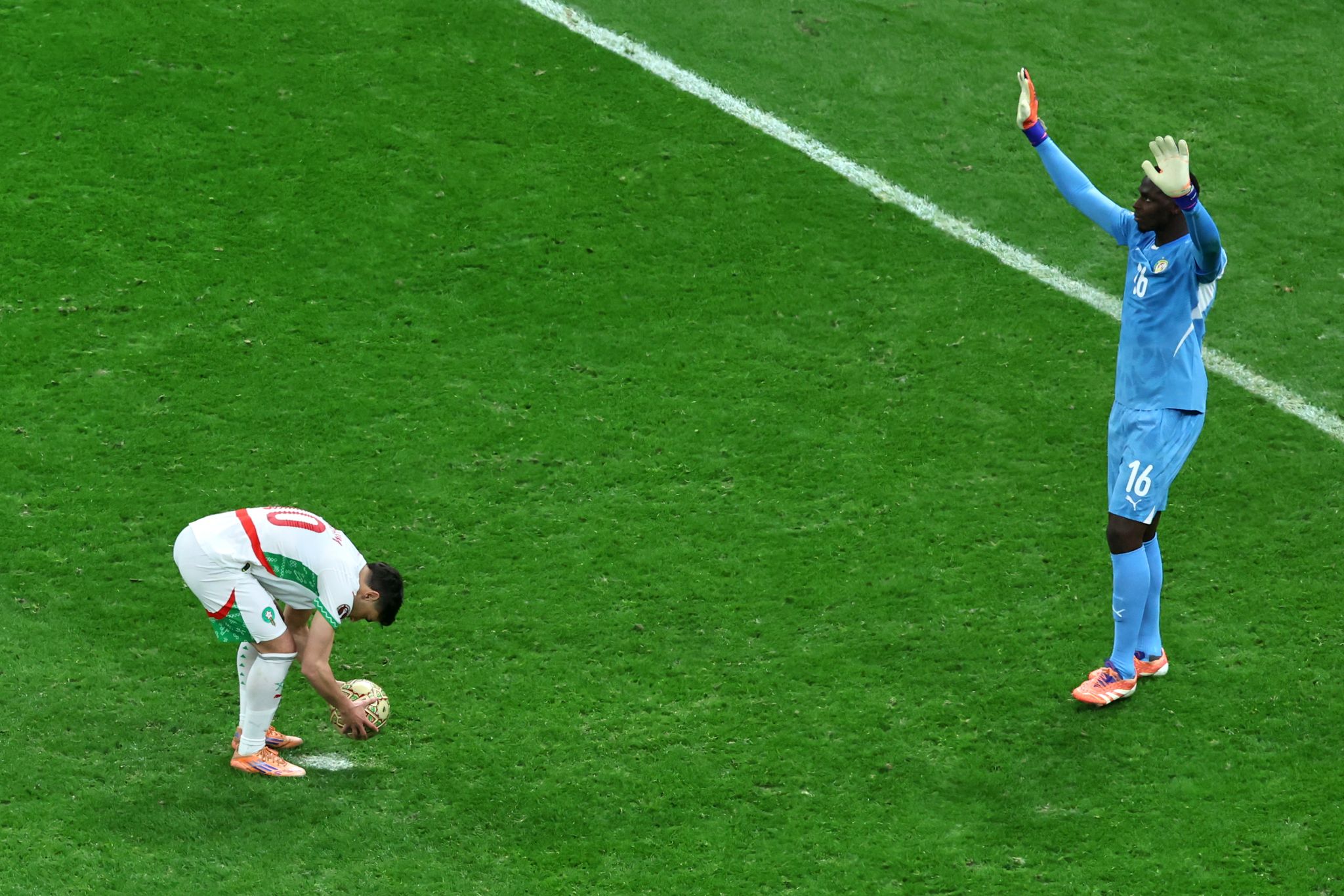 The towel tussle that made Senegal's second-choice goalkeeper a ...