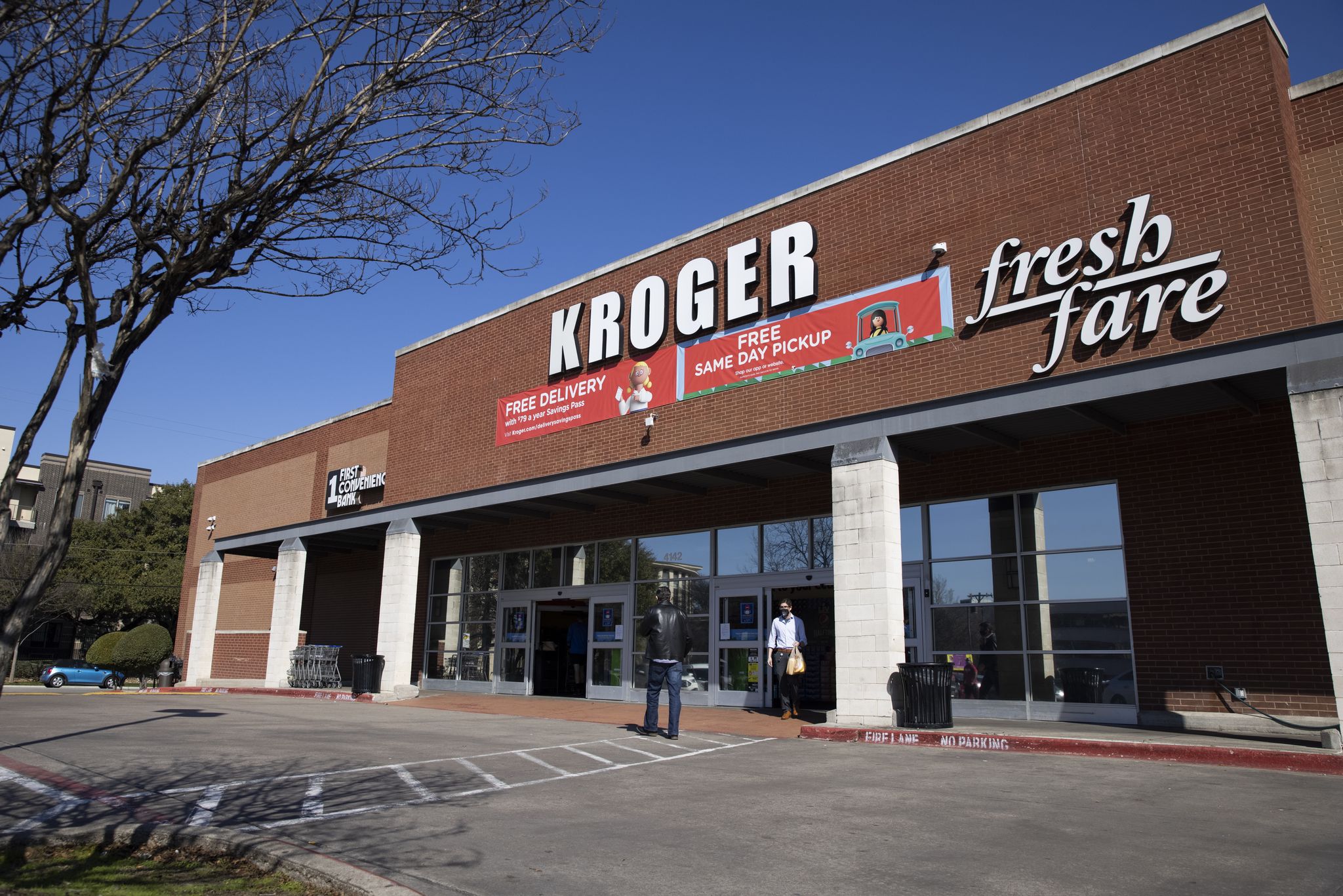 Kroger's all self-checkout Dallas store gets back some cashier lanes