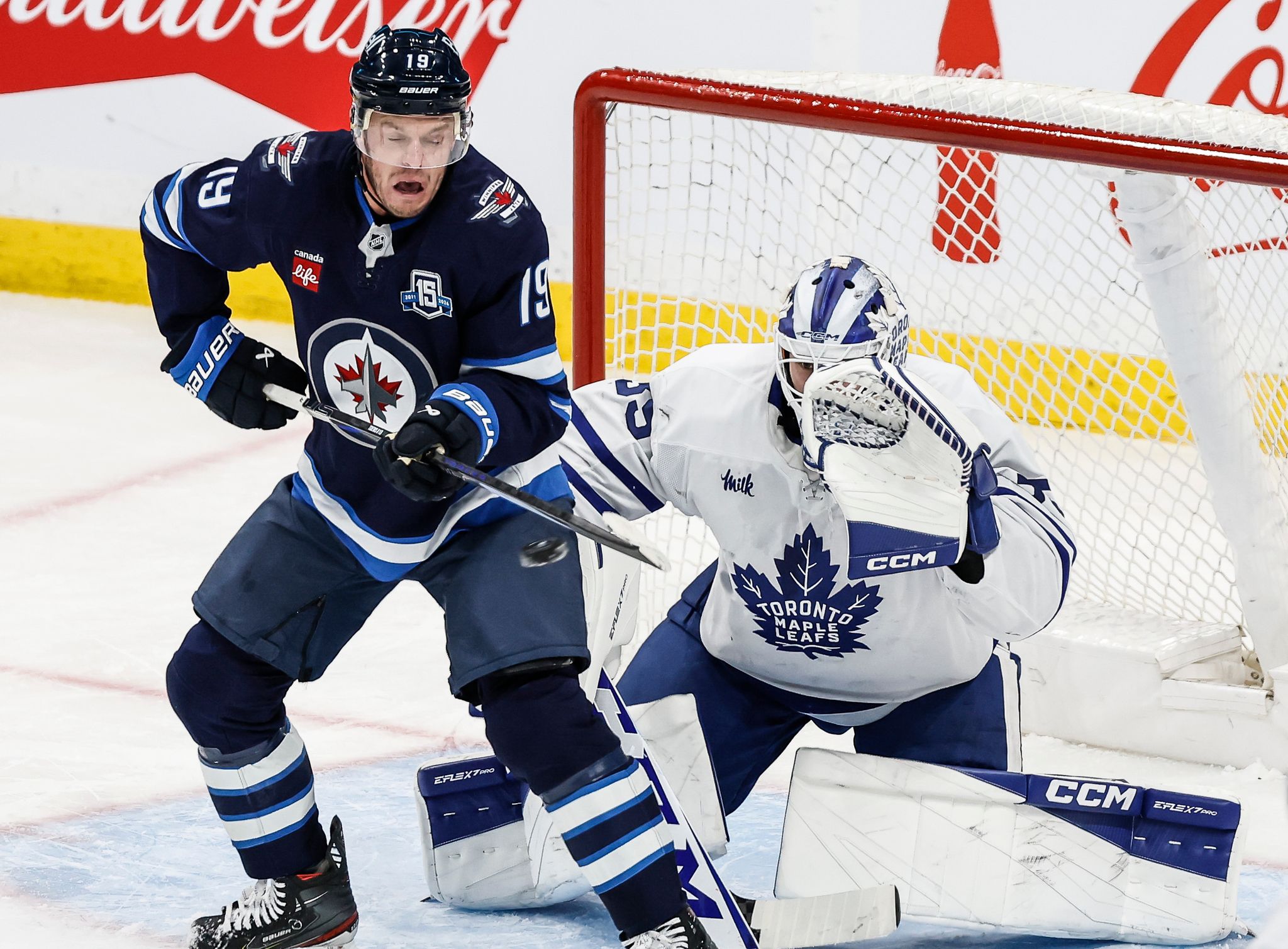 Jonathan Toews plays first game in Chicago since joining Winnipeg Jets