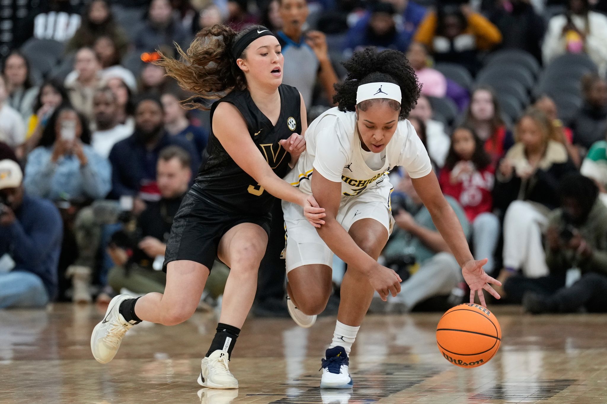 Aubrey Galvan's 20 points help No. 5 Vanderbilt hold off No. 7 Michigan ...