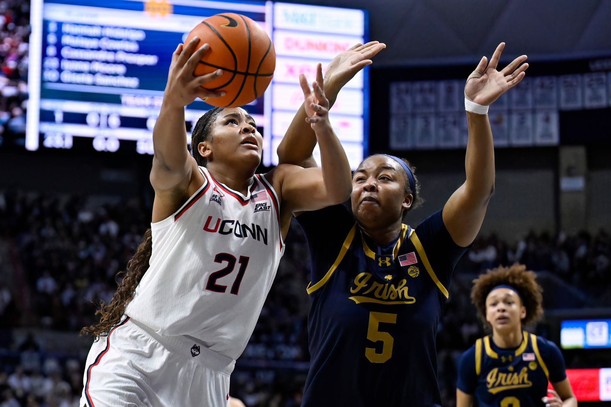 Strong, Arnold star as No. 1 UConn extends winning streak to 19 games ...