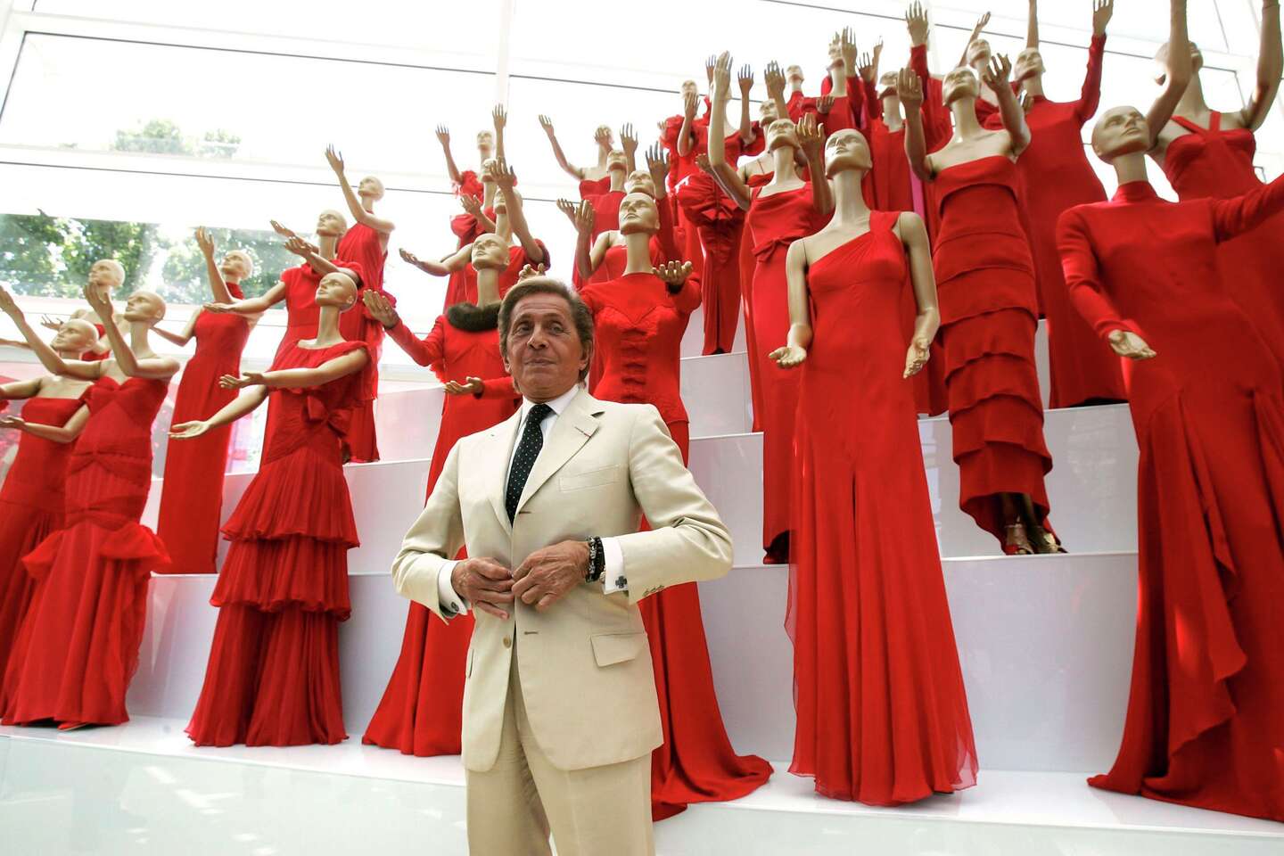 Valentino, designer whose gowns made royals and movie stars feel ...