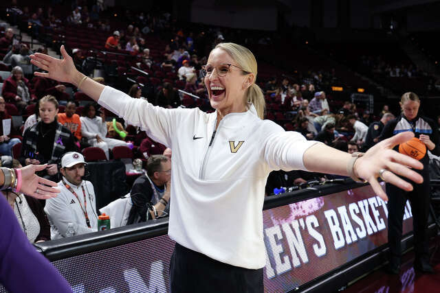 Geno Auriemma praises Vanderbilt coach, ex-UConn star Shea Ralph