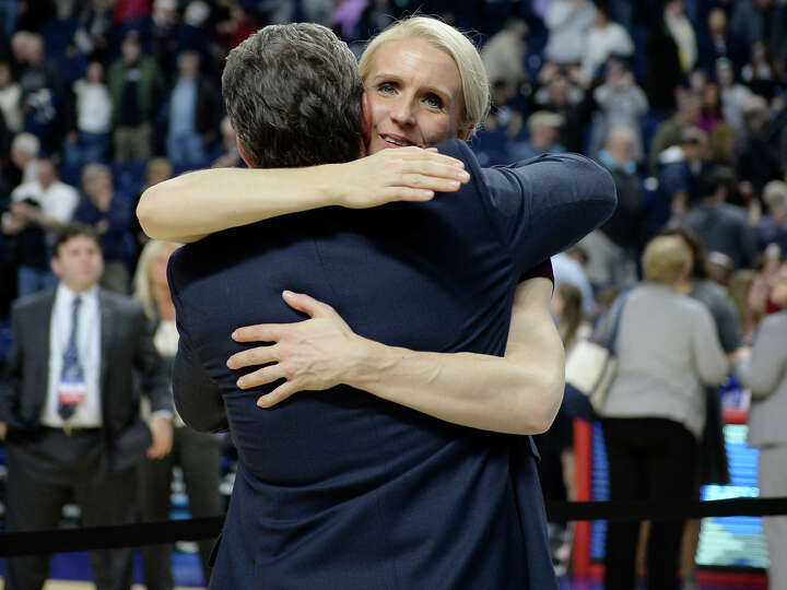 Geno Auriemma praises Vanderbilt coach, ex-UConn star Shea Ralph