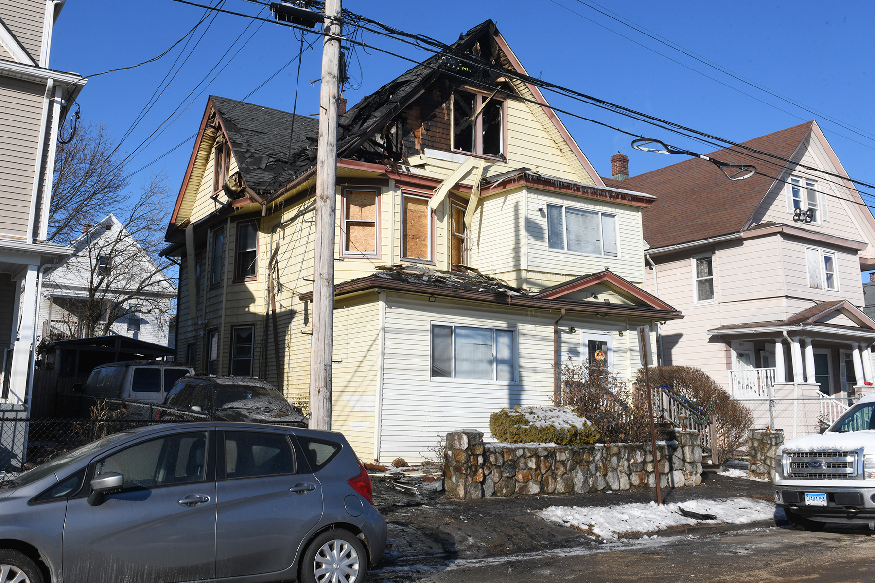 Hotel fire in Pakistan's eastern city of Lahore leaves 3 dead, 8 others ...