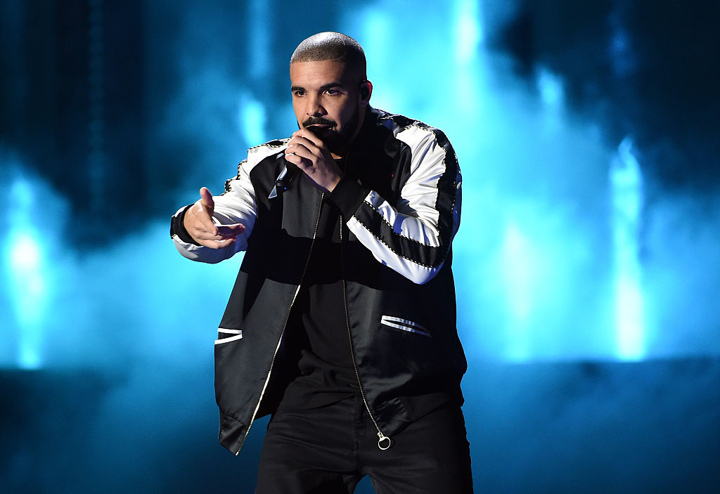 Drake says he'll fly fan back to Japan from Dallas, first-class