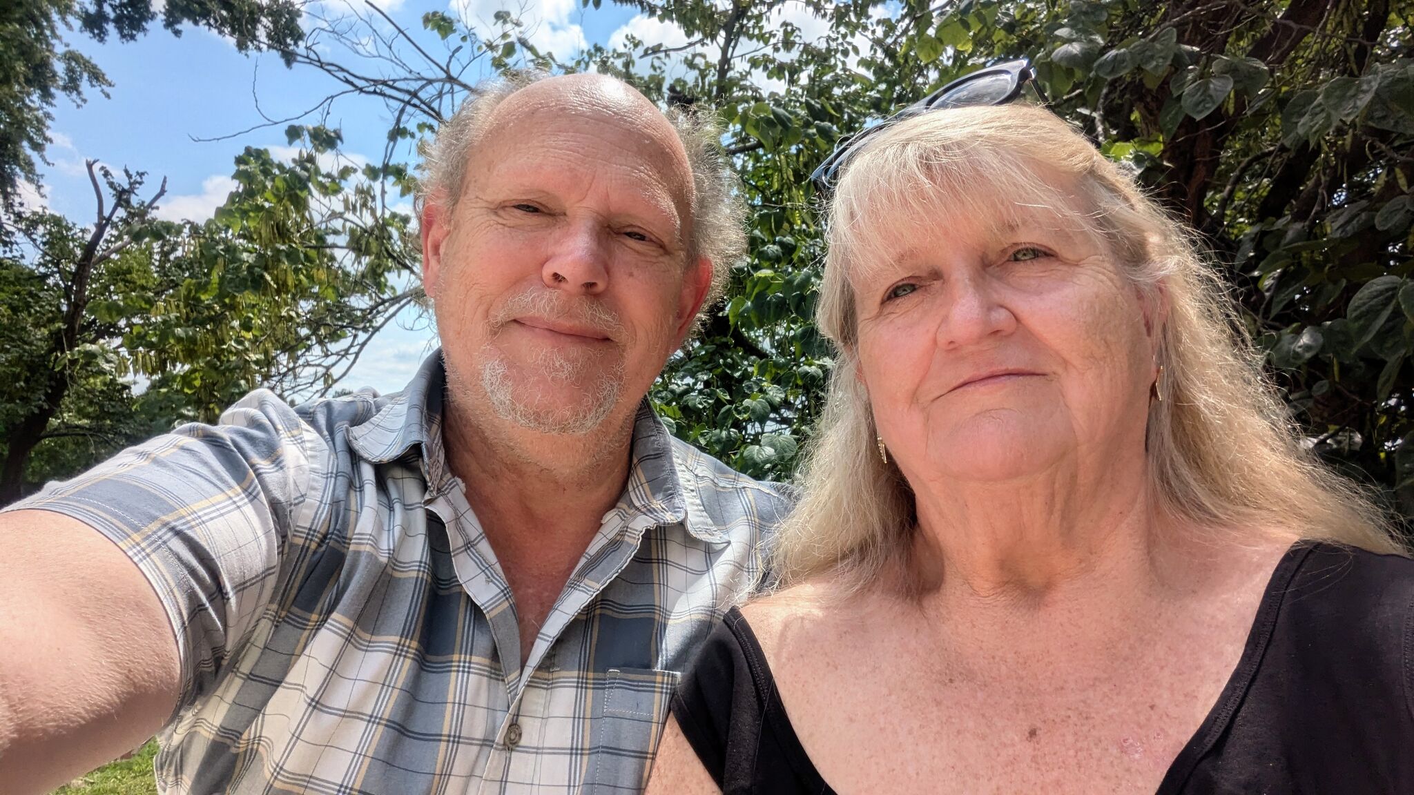 Edwardsville IL couple celebrates 40th anniversary