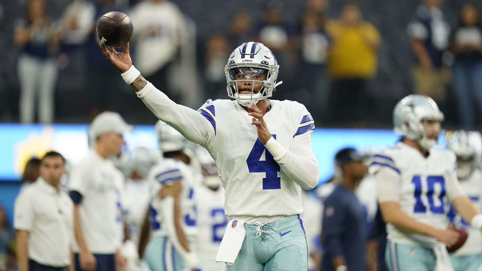 Dallas locks in on Tampa Bay for consecutive season opener