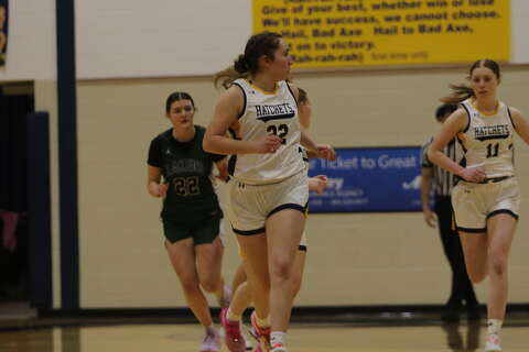 Bad Axe Hatchets rally from 14 down, beat Lakers 47-42