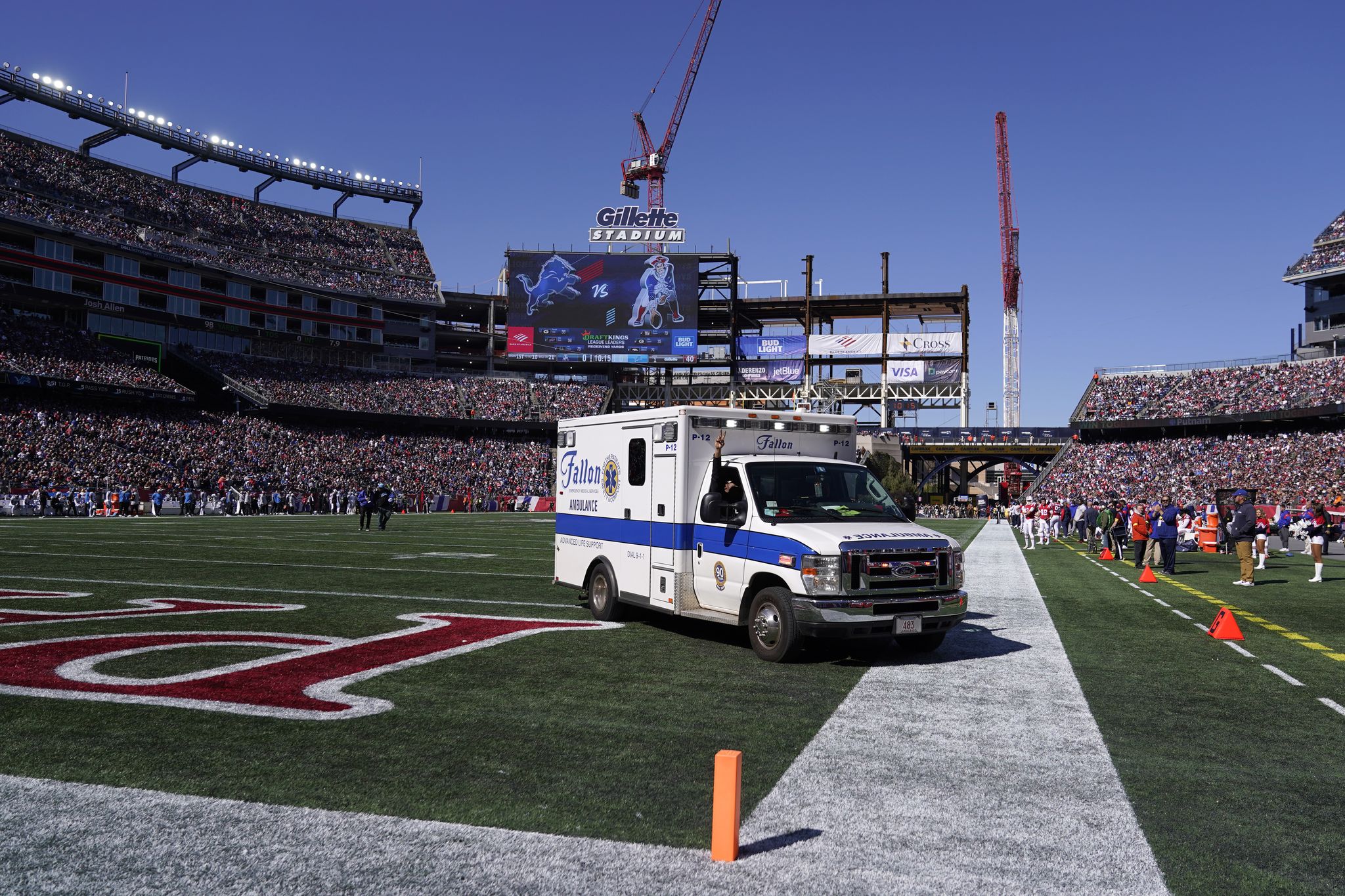 Lions DB Saivion Smith carted off field vs. Patriots