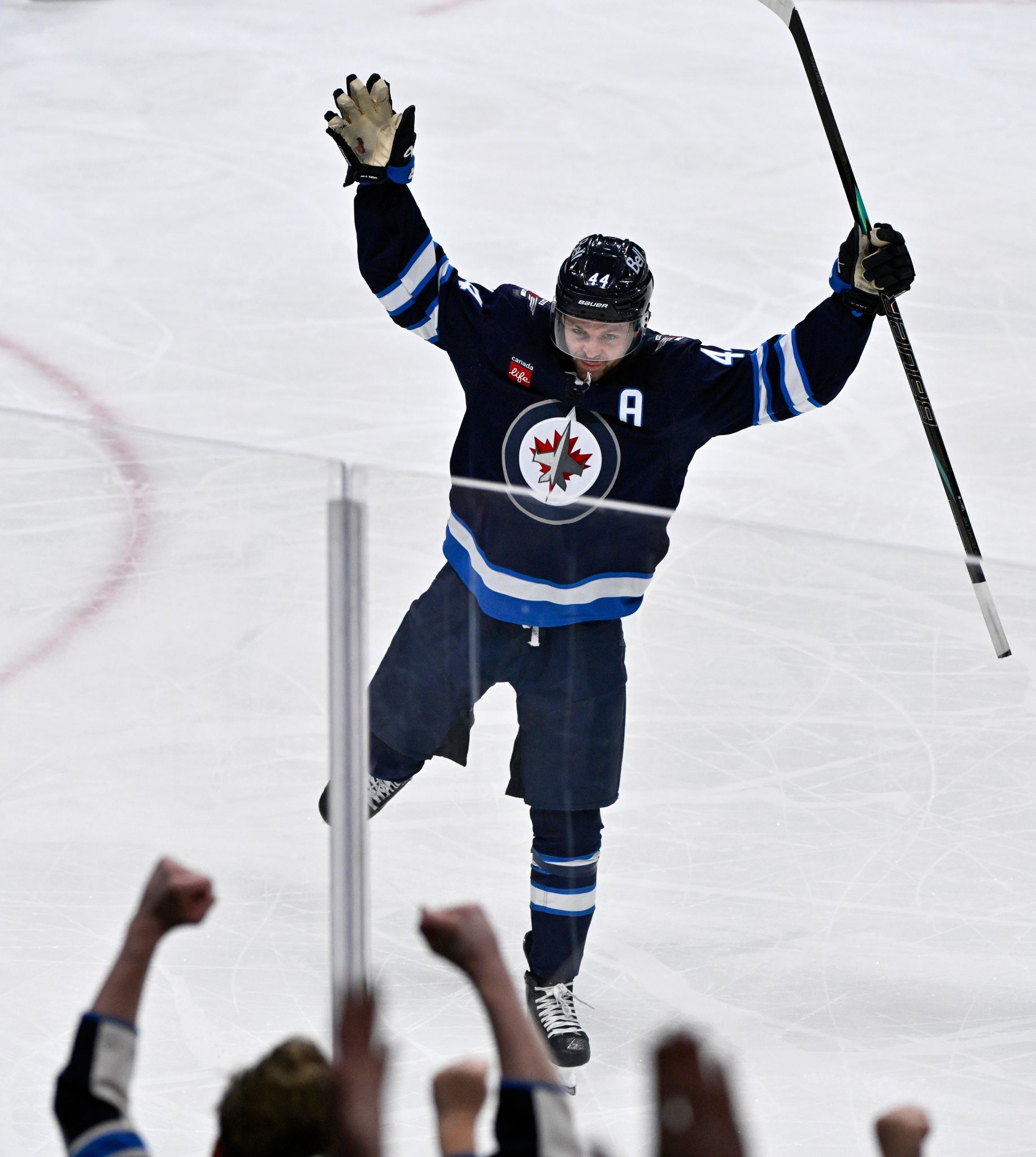 Scheifele and Morrissey power Jets to a 3-1 victory over the Blues