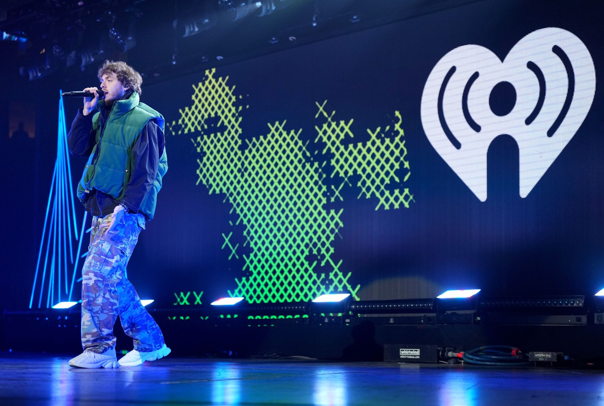 Jack Harlow gets crowd going at iHeartRadio 106.1 KISS FM's Jingle Ball ...