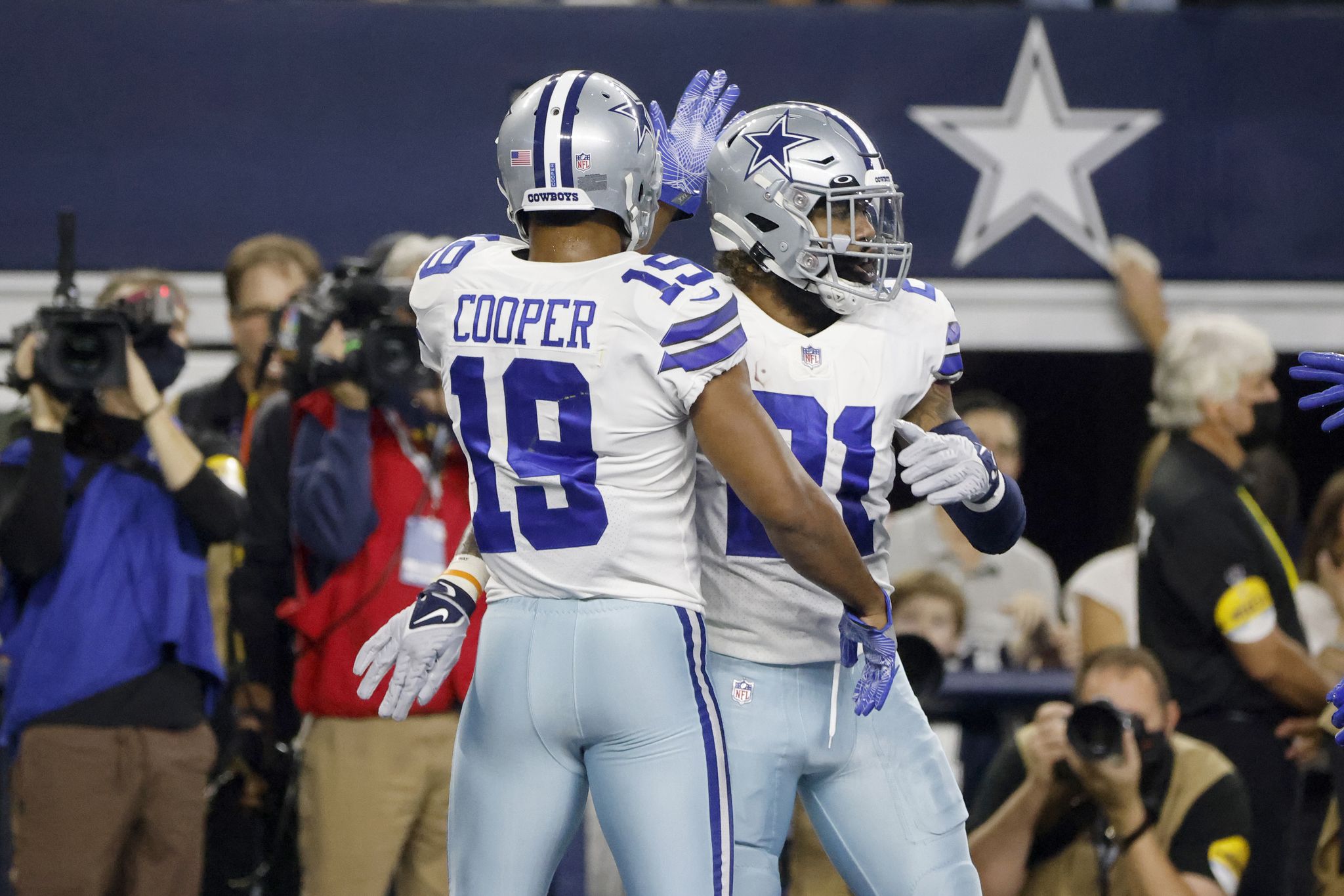 Amari Cooper trade stings, would cutting ties with Ezekiel Elliott?