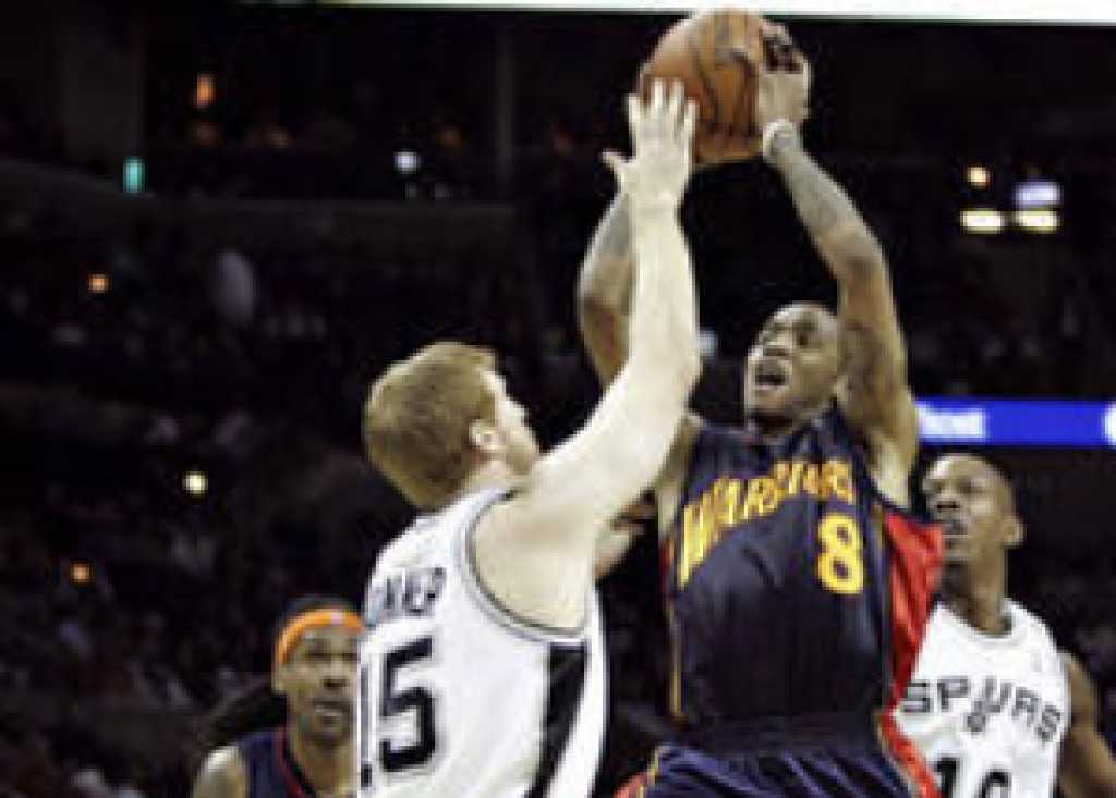 Warriors' Ellis sizzles for three quarters