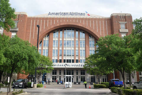 Dallas Mavericks narrow arena search to two very different sites