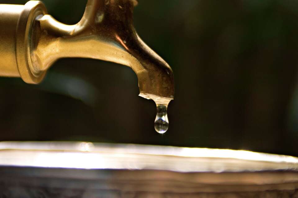 At what temperature do pipes freeze? When to drip faucets in Texas