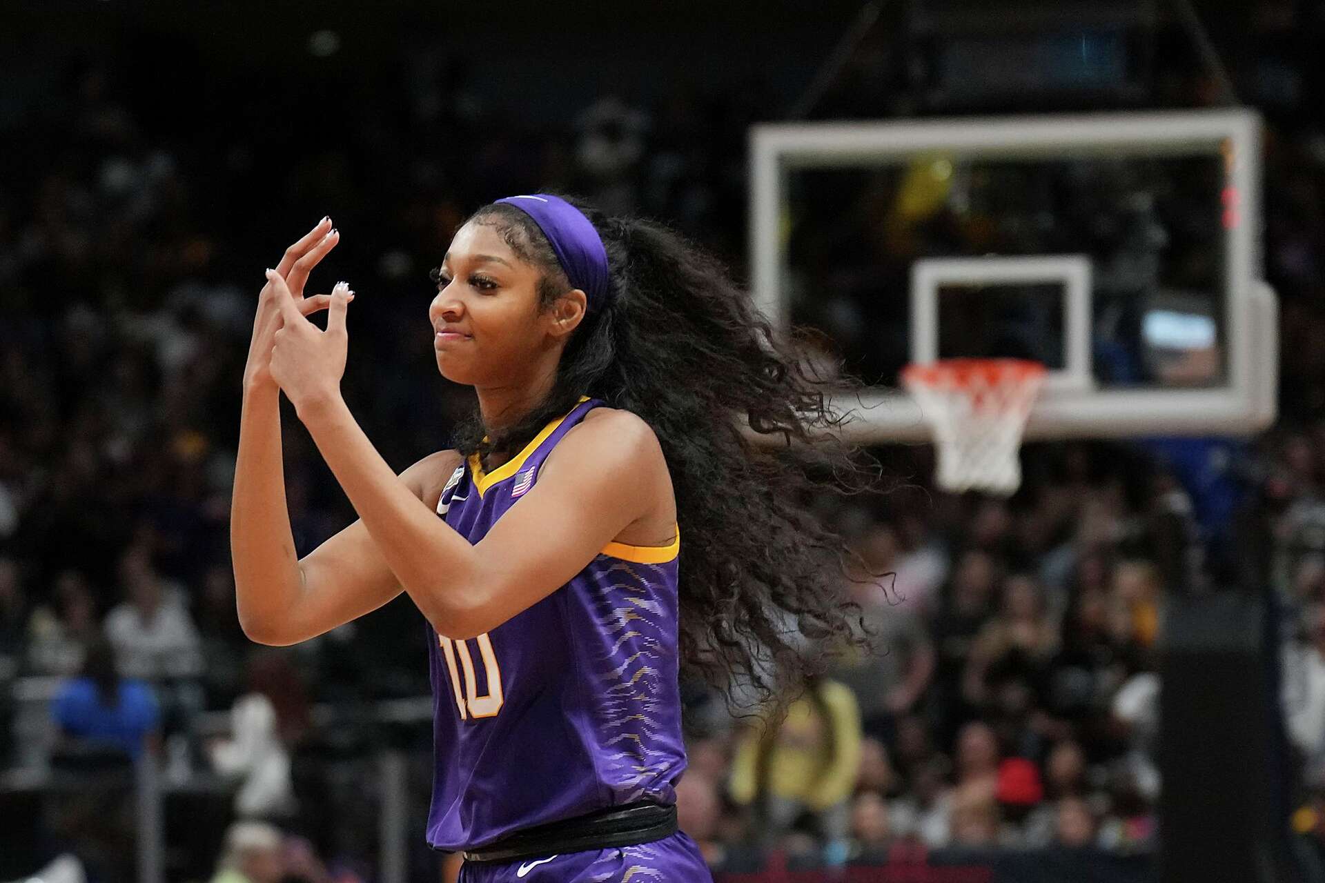 Angel Reese called 'classless' for Caitlin Clark taunt during Iowa-LSU